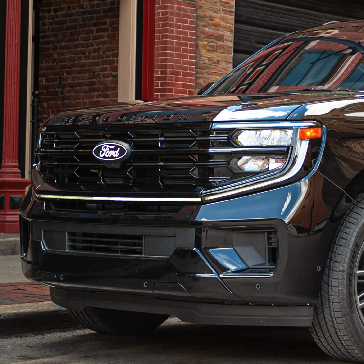 Putco Luminix 92610-08 LED Grille Emblem | Ford Expedition